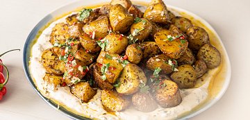 Pommes de terre rôties, sauce miel et piment Fraicheur de skyr au ...